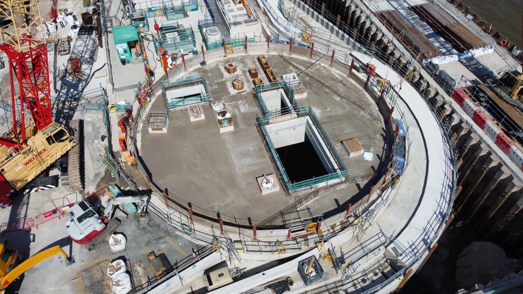 Tideway | Roof pour caps off shaft at King Edward Memorial Park